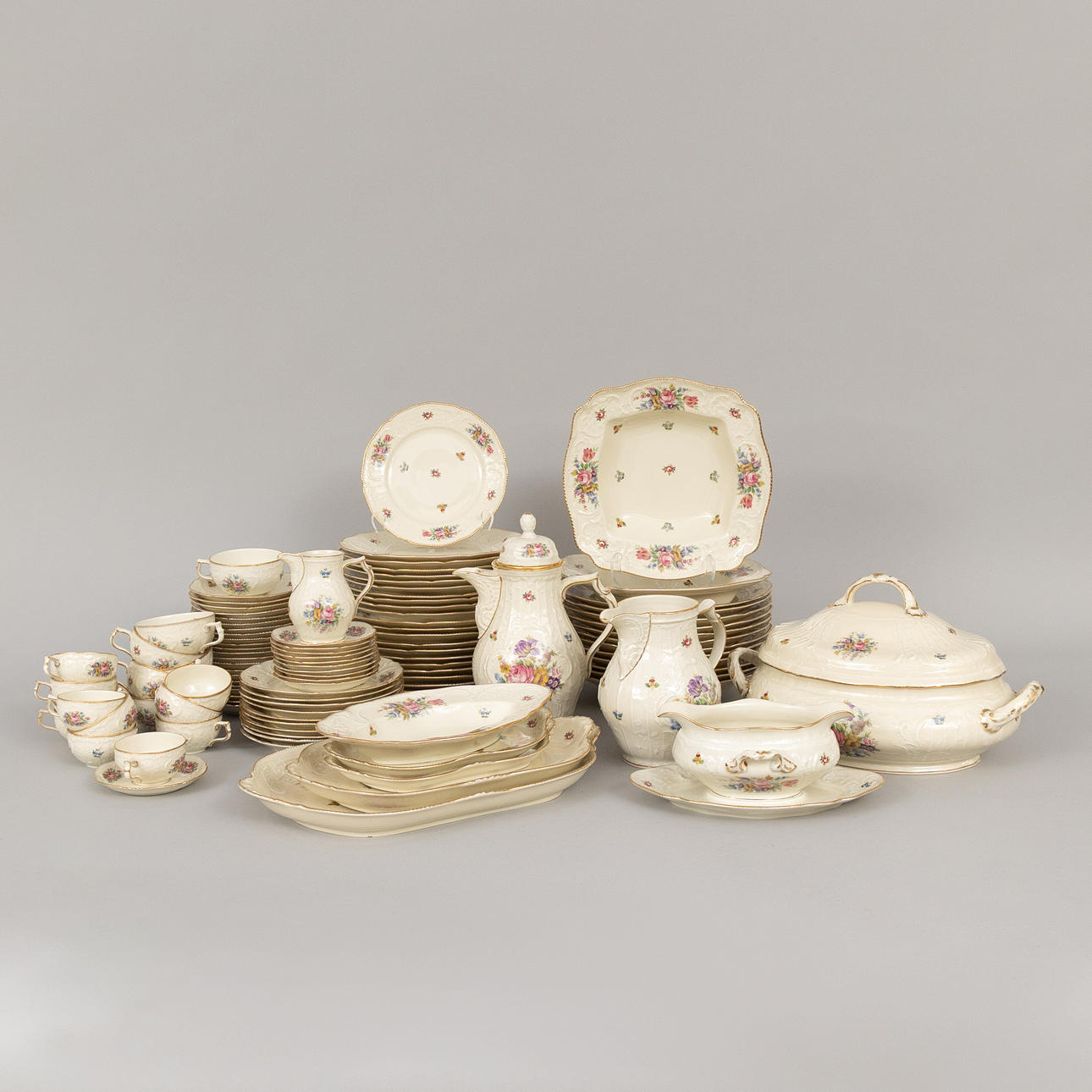 KAFFE-& MATSERVIS. 106 delar. Porslin. Rosenthal "Sanssouci", Tyskland ...
