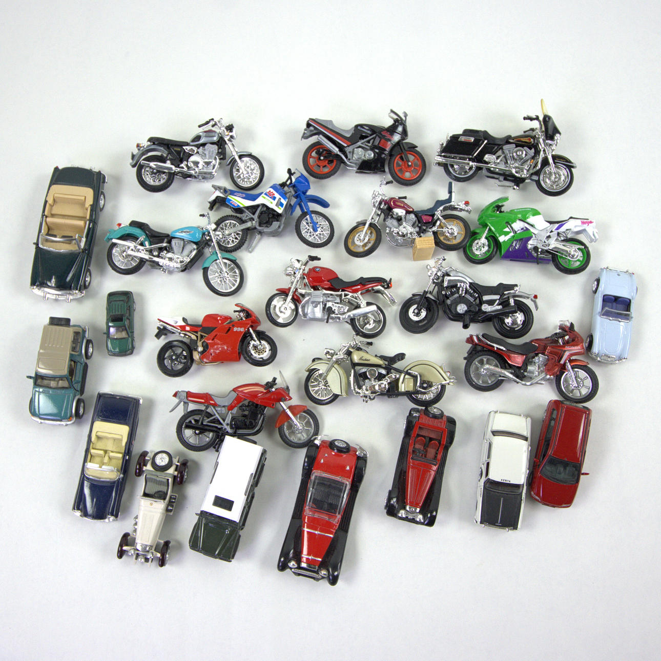 MODELLBILAR och MOTORCYKLAR, 23 st. metall och plast, mest Kina ...