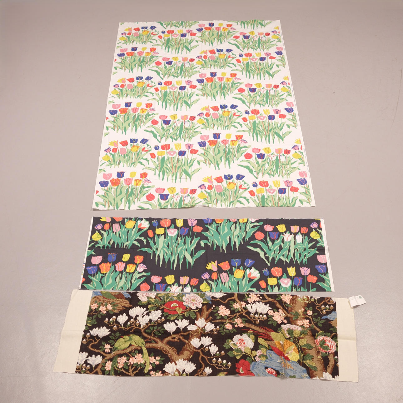 FIRMA SVENSKT TENN, TYG/STUVBITAR. Mattor & Textil - Textil - Auctionet