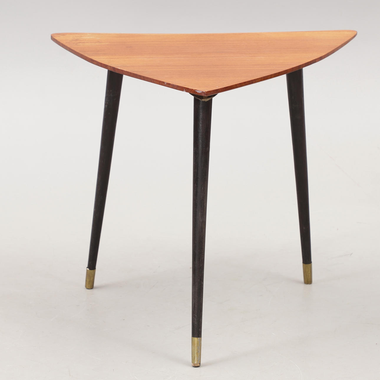 BORD, teak, 1950-tal. Möbler - Bord - Auctionet