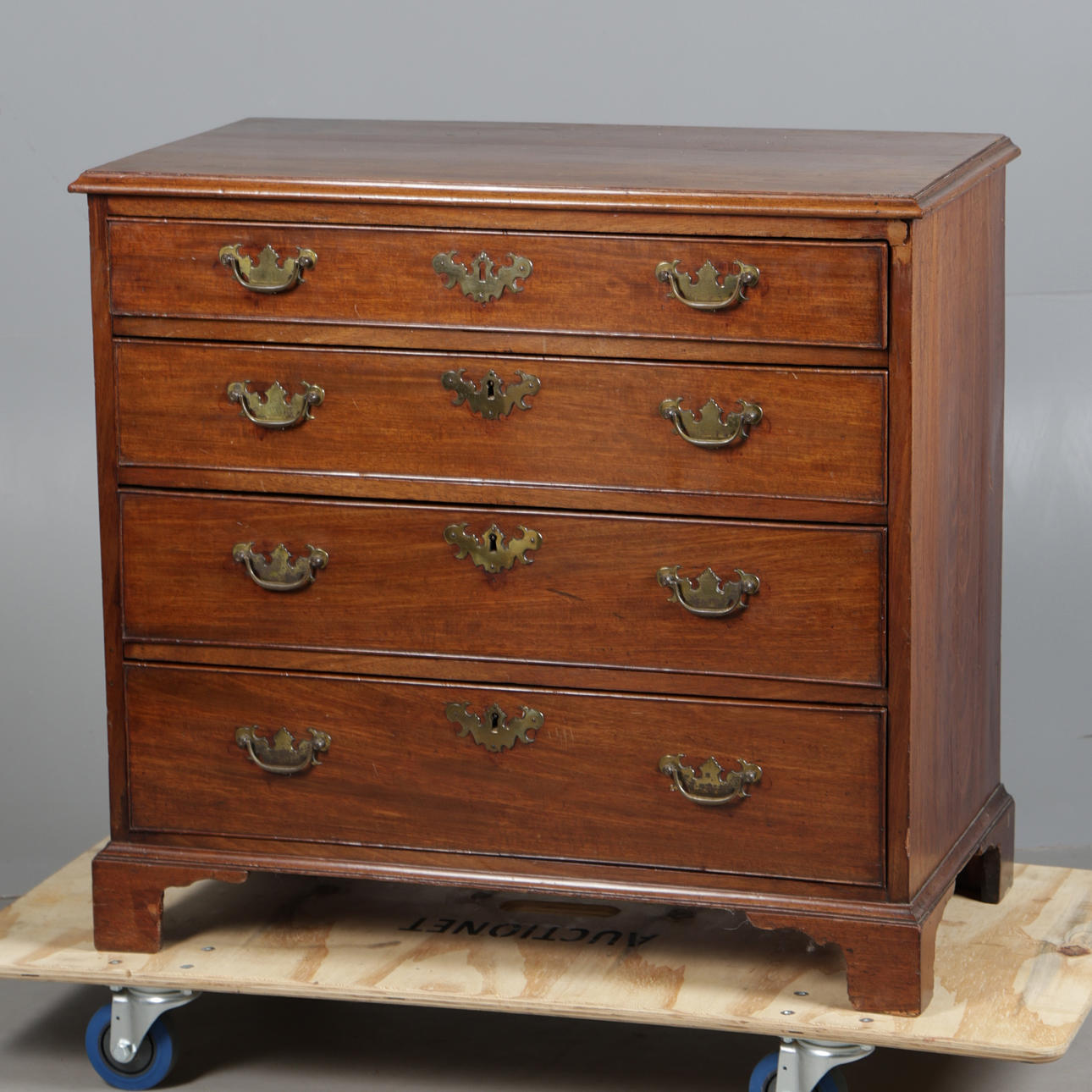 A GEORGE III MAHOGANY CHEST OF DRAWERS. Furniture - Chests of drawers ...