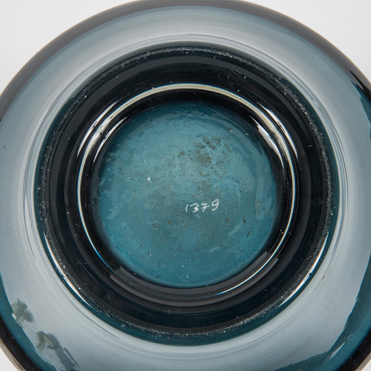 VASE, glass, Erkkitapio Siiroinen, Riihimäen, no 1379 Finland. Glass ...