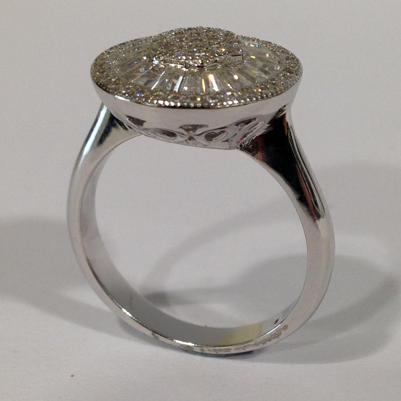 SILVER BULLSEYE RING. Smycken & Ädelstenar - Ringar - Auctionet