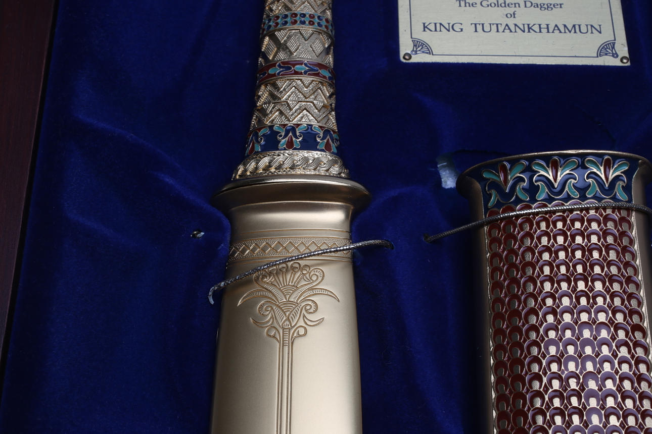 DAGGER, "The Golden Dagger of King Tutankhamun", Franklin Mint. Weapons ...
