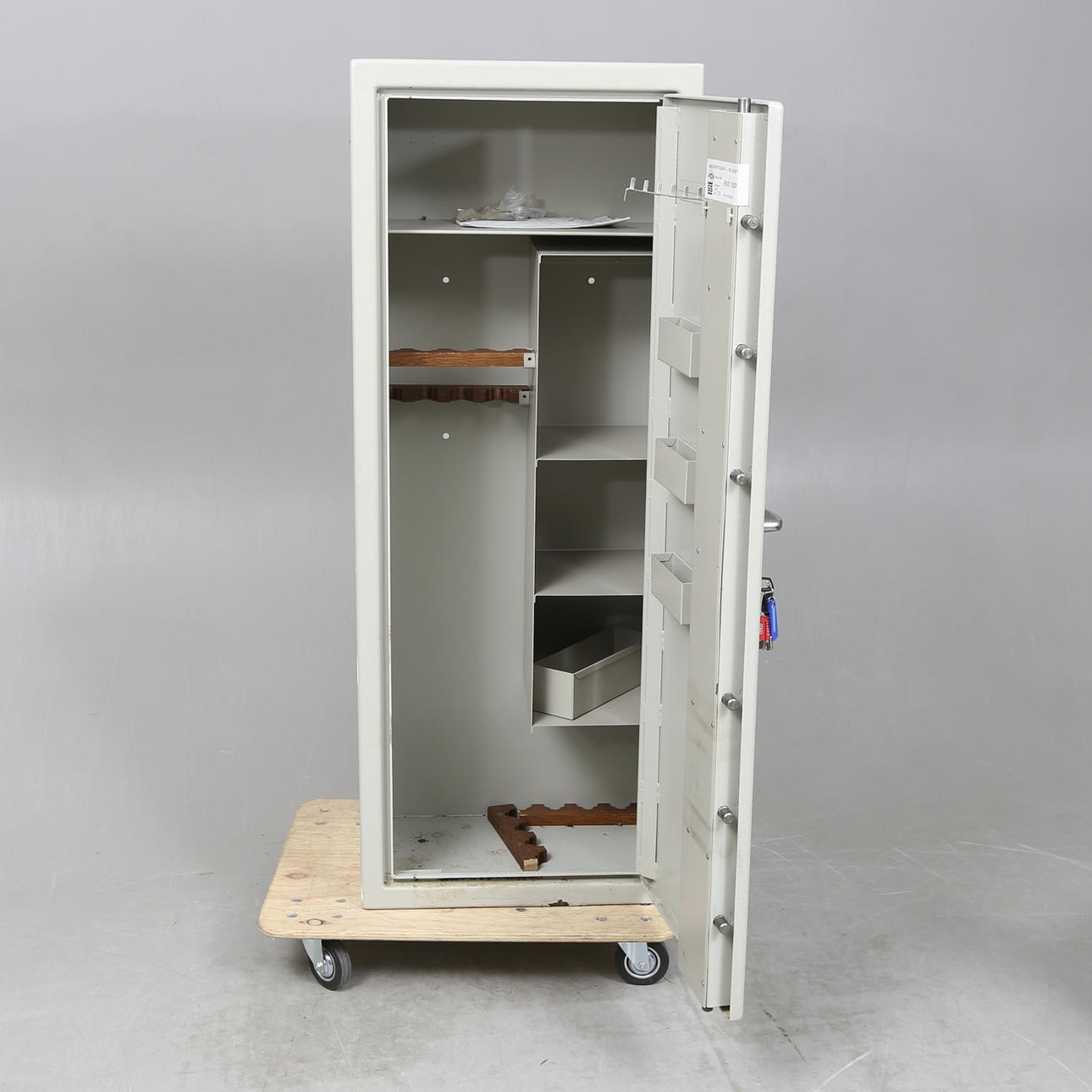 SÄKERHETSSKÅP, Enoc 1500. Möbler - Skåp & Hyllor - Auctionet