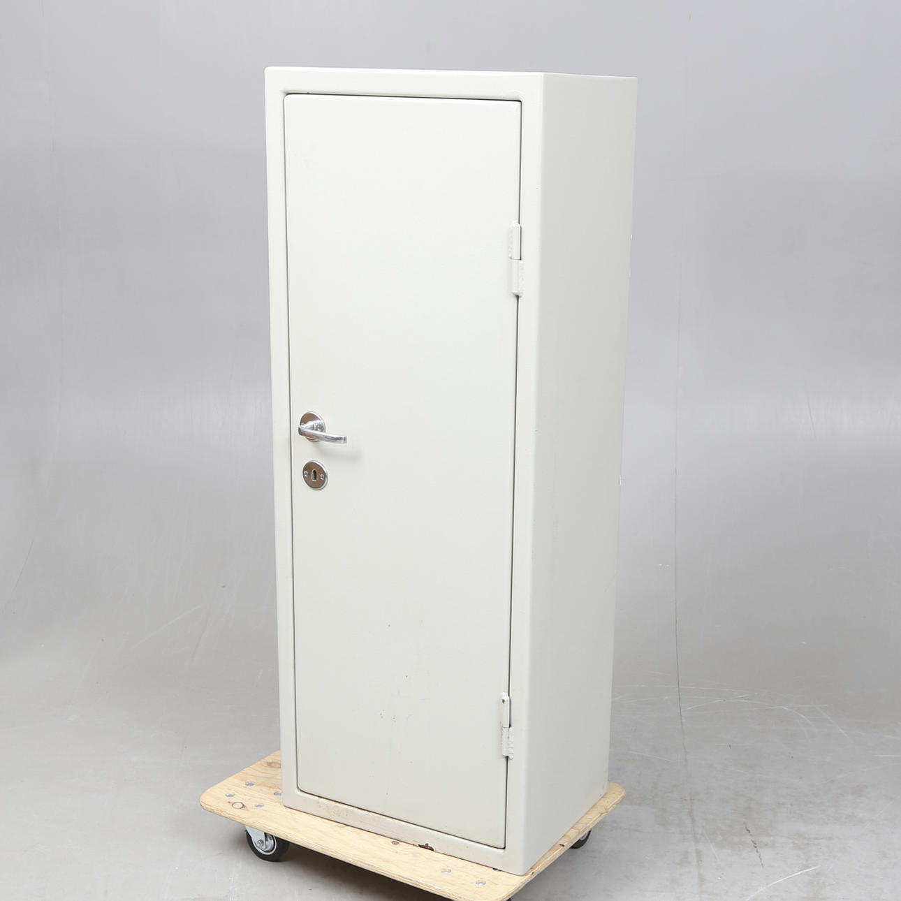 SÄKERHETSSKÅP, Enoc 1500. Möbler - Skåp & Hyllor - Auctionet