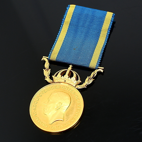 MEDAL OF MERIT, 23K/18K gold, "For zeal and integrity in the service of ...
