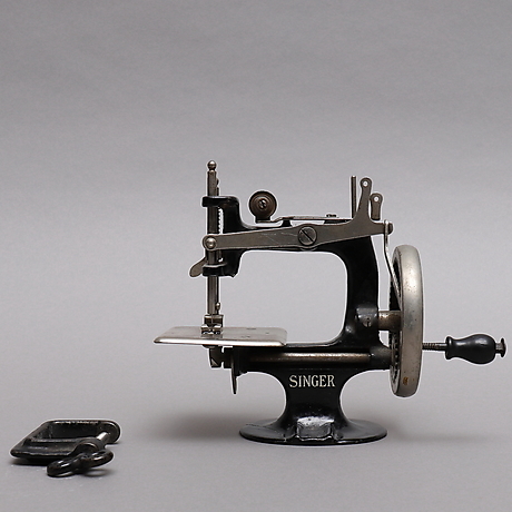 SYMASKIN, miniatyrmodell, Singer. Övrigt - Teknika & Nautika - Auctionet