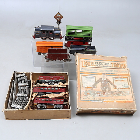LIONEL tågsats med elektrolok No 8, 2 vagnar och räls i originalkartong ...
