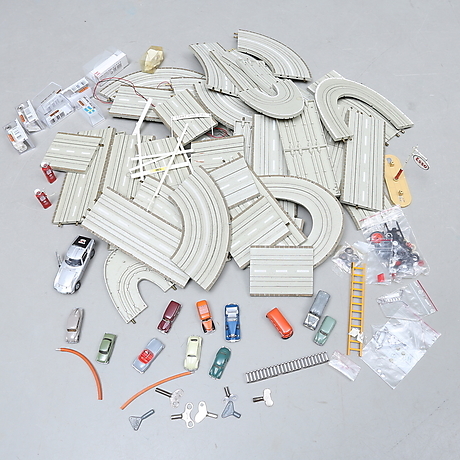 FALLER bilbana. Cirka 45 bandelar, Bilar Wiking, Lego, Brekina med mera ...