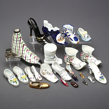 COLLECTION OF SHOES, 24 pcs, mostly porcelain, including Herend ...