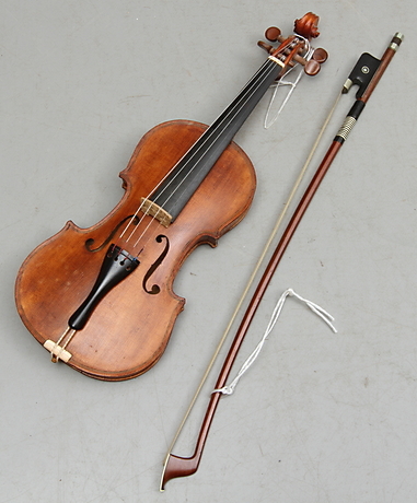 FIOL with string. Collectables - Musical instruments - Auctionet