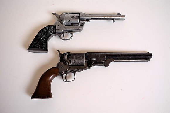 REVOLVERS 2 replicas, Colt 1851 Navy, Sheriff's Model. Weapons ...