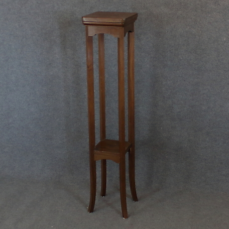 PIEDESTAL, wood, two ledges, 20th century. Furniture - Tables - Auctionet