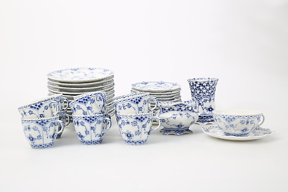 COFFEE SET, porcelain, "Musselmalet", full blonde, 39 pieces, Royal ...