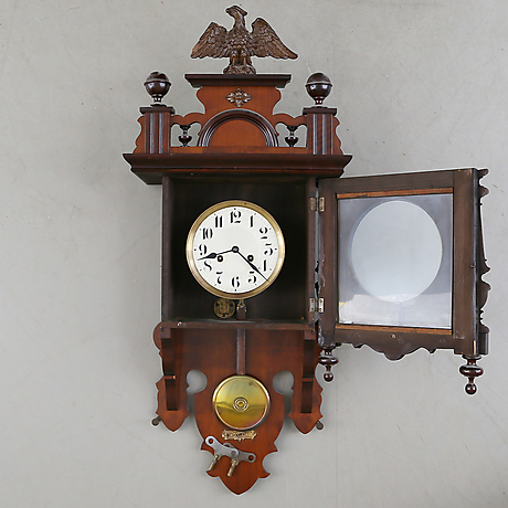 MANOR CLOCK, 1900s. Clocks & Watches - Wall Clocks - Auctionet