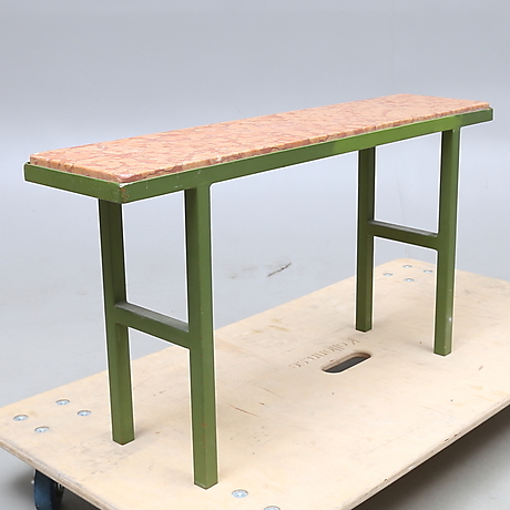 BLOMBORD / SIDEBOARD, järnunderrede med stenskiva, 1900-tal. Möbler ...