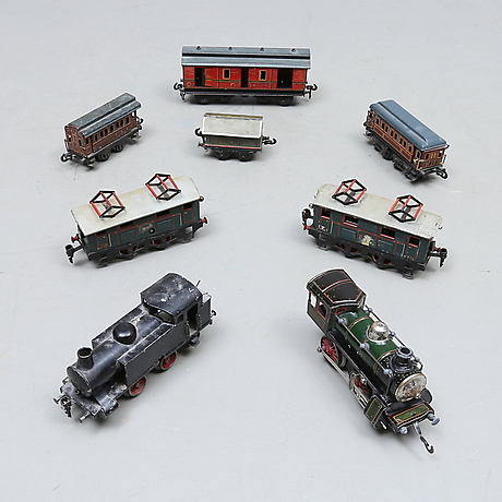 CARETTE and more, 4 clockwork locomotives and 4 wagons, track 0. Toys ...