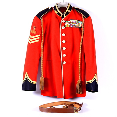 ENGELSK UNIFORMSJACKA, underofficer, Beefeaters/Tower of London. Vapen ...