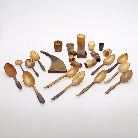 OBJECTS OF HORN, 29 pcs, powder horn, spoons, goblet and sausage horn ...
