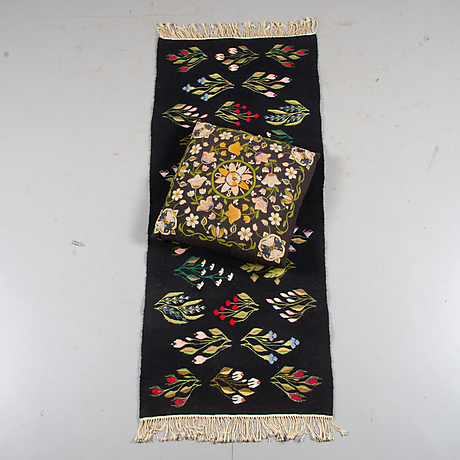 DUK SAMT KUDDE, blomstermönstrade. Mattor & Textil - Textil - Auctionet