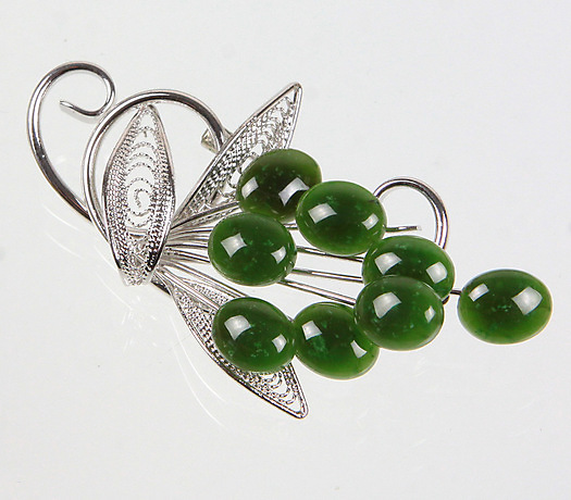 jade brooch. Jewellery & Gemstones - Brooches & Pendants - Auctionet
