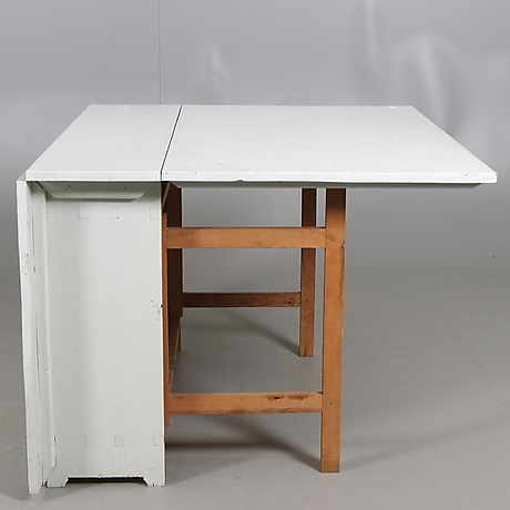 BATTLE TABLE, commoner, 19th century. Furniture - Tables - Auctionet