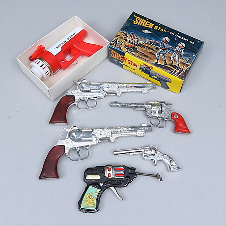 TOY PISTOLS, 6 pieces, including "Siren Stan" The spaceman's gun. Toys ...