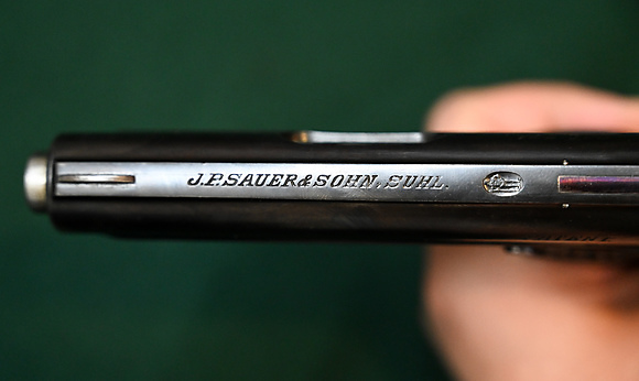 SAUER & SOHN. m/1913 kal. 32ACP. Licensvapen - Pistoler - Auctionet