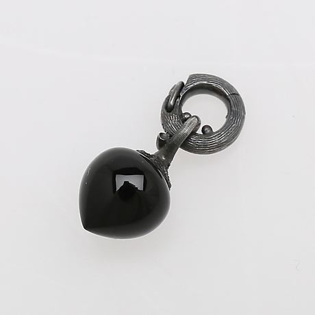 BERLOCK, "Sweet drops", oxiderat silver med droppformad onyx, Ole ...