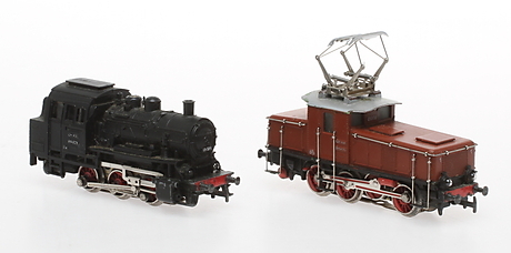 MODEL TRAIN MÄRKLIN steam locomotive 3000.2 and gear locomotive 3002.2 ...