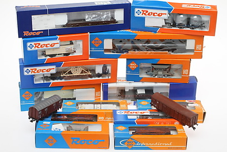 MODEL TRAIN ROCO 16 freight wagons mostly in original box. Toys - Auctionet