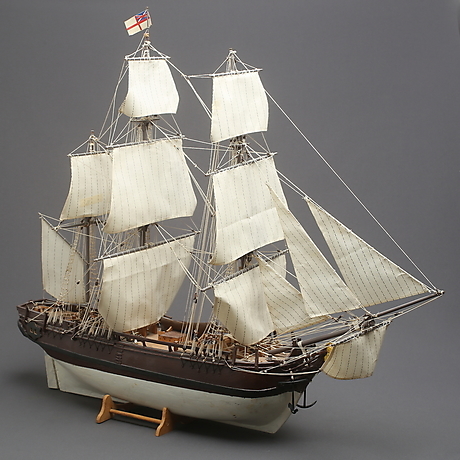 MODELLSKEPP av HMS Bounty, trä, samt ritningar till skeppet, 1900-tal ...