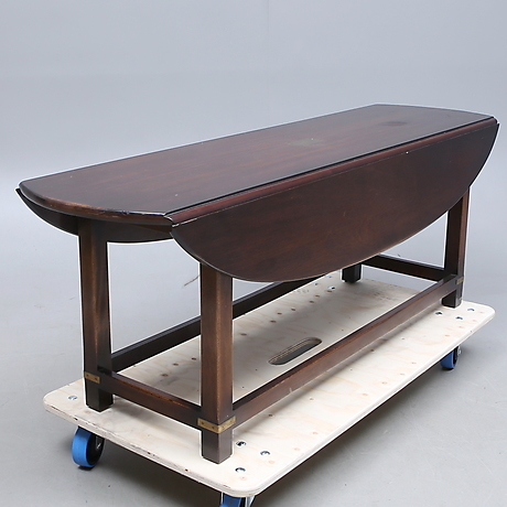 COFFEE TABLE, with flaps, English style, so-called "Hunters Table ...
