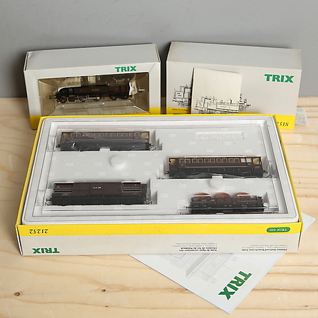TRIX 22518 ånglok och 21252 4 vagnar, originalkartonger. Leksaker ...