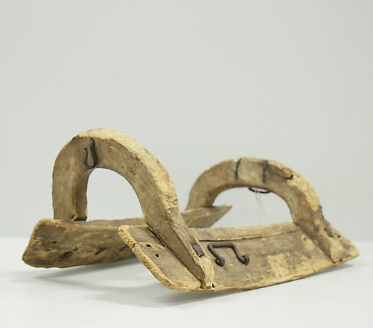 SADDLE, common man, 17th century. Folk art - Tools & Gears - Auctionet