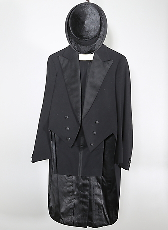 FRACK, 20-30 Speech and hat. Vintage & Designer Fashion - Auctionet