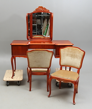 MAKE-UP TABLE and 2 CHAIRS, rococo style, 20th century. Furniture ...