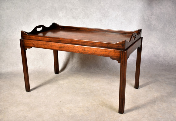 BUTLERS TRAY. Möbler - Bord - Auctionet