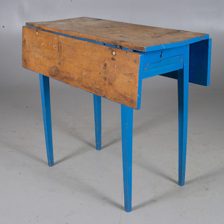 TABLE WITH FLAPS, pine with blp-painted base, late 19th century ...