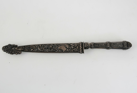 KNIV, handtag och slida troligen silver, Inox. Vapen & Militaria ...