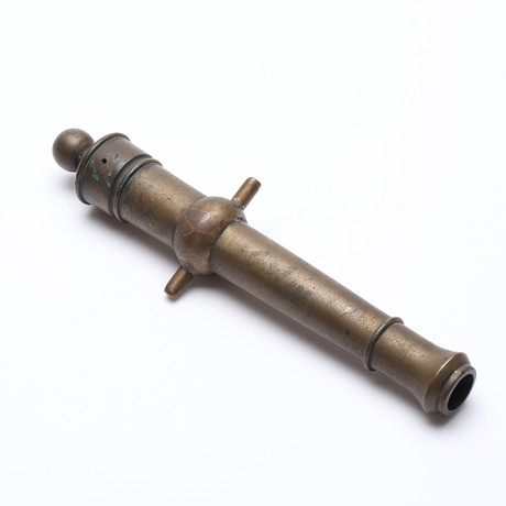 KANON, mässing. Vapen & Militaria - Skjutvapen - Auctionet