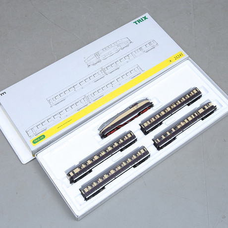 TRIX 21245 train set Henschel-Wegmann, locomotive and 4 carriages in ...