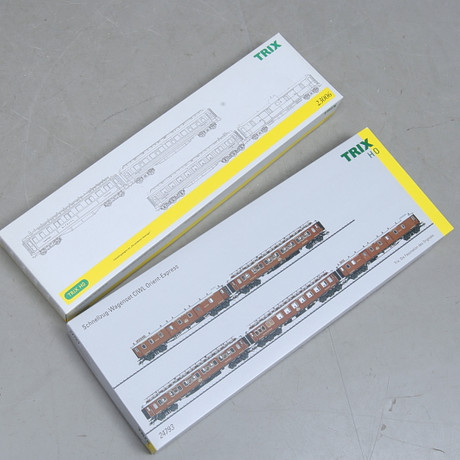 TRIX 23006 and 24793 2 carriage sets with 9 carriages, original boxes ...