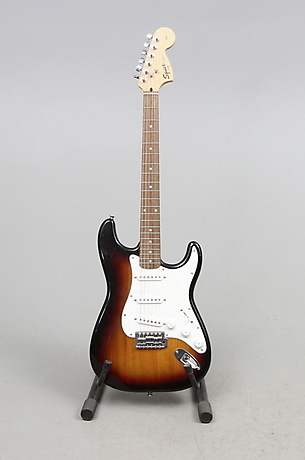 ELGITARR, Squier, Fender Strata. Övrigt - Musikinstrument - Auctionet