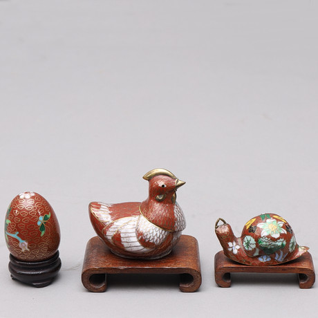 FIGURER I CLOISONNÉ, 3 delar, Snigel, fågel, ägg. Silver & Metall ...