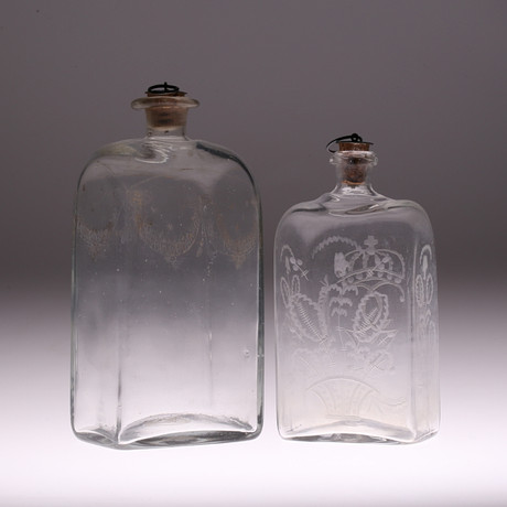 FLASKOR, 2 st, 1800/1900-tal. Glas - Övrigt - Auctionet