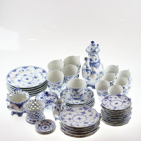 KAFFE- OCH MOCCASERVIS, 59 delar, porslin, "Musselmalet" helblond ...