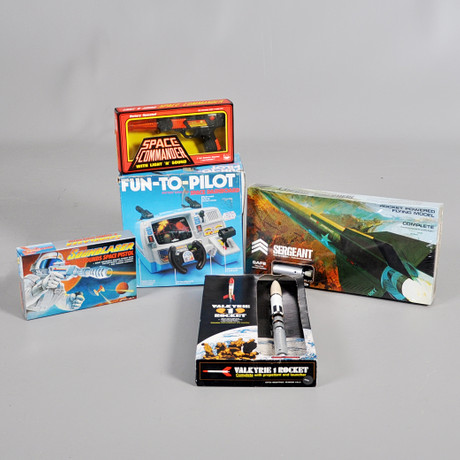 A Collection OF TOYS, SPACE RELATED MIB. Toys - Auctionet