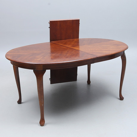 DINING TABLE, 1900s/2000s. Furniture - Tables - Auctionet